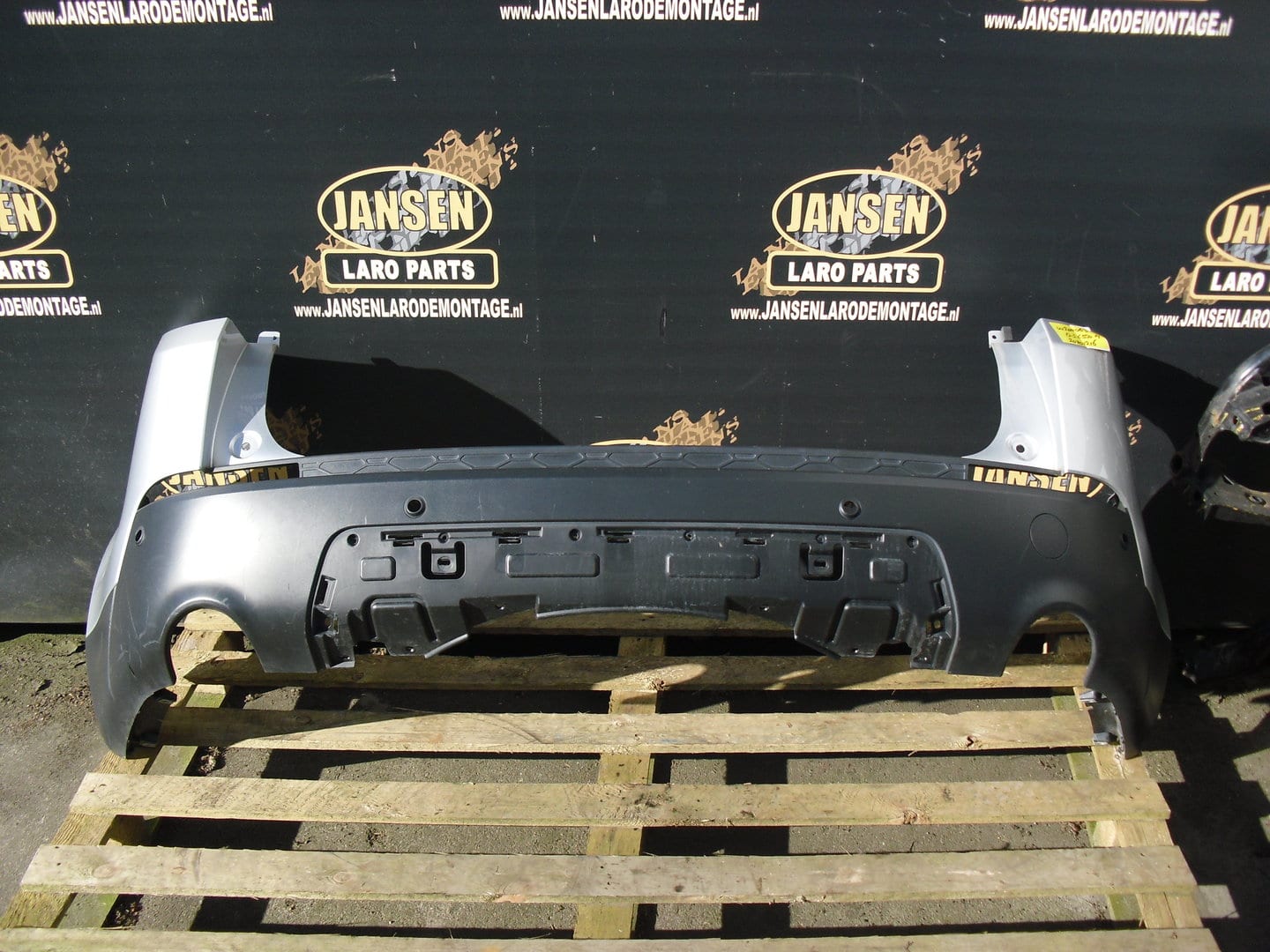 discovery sport L550 achterbumper kaal kleur zilver met pdc en mistlamp ...