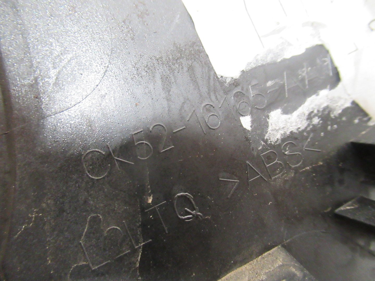 Range Rover L405 sierlijst spatbord links boven - Jansen LaRo demontage